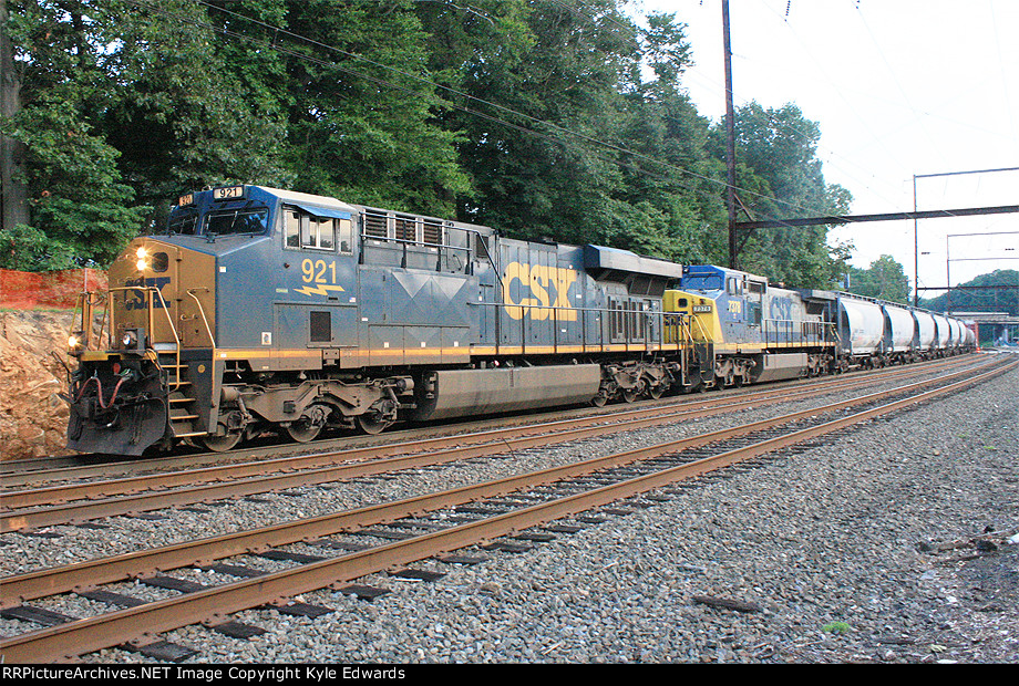 CSX ES44AC #921 on Q438-25